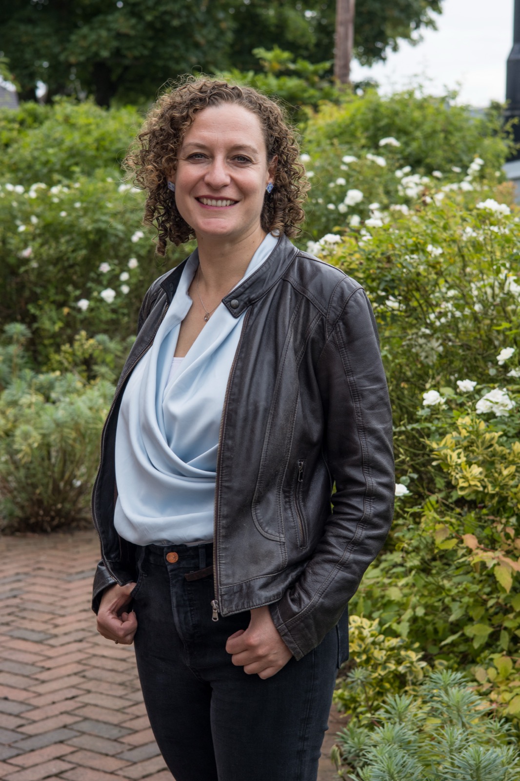 Reading with pictures – Community Living